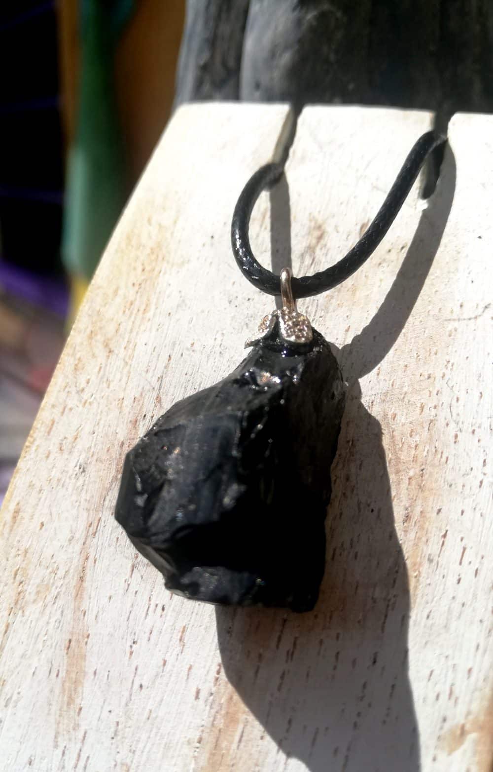 COLGANTE DE AZABACHE EN BRUTO, PLATA 925g - Azabache minerales