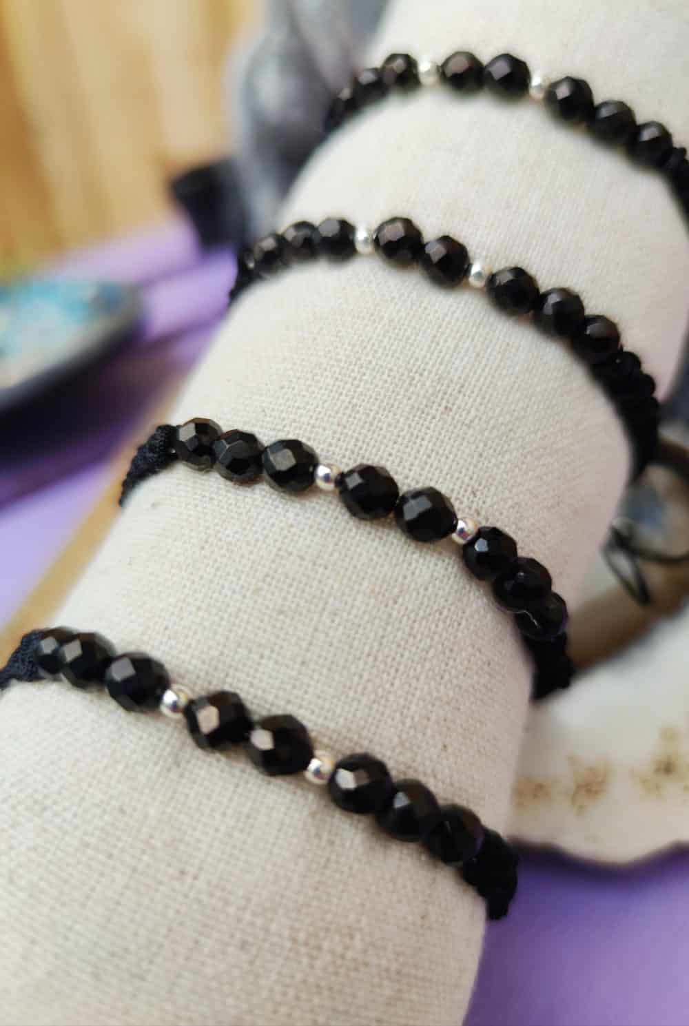 Pulsera de azabache tallado,macramé y plata 925g - Azabache minerales