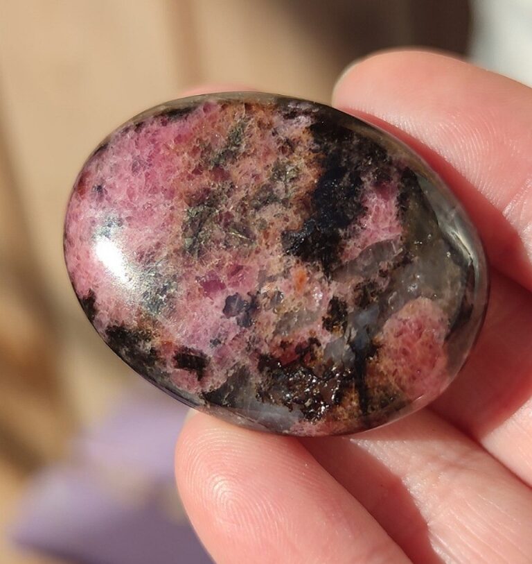 Rodonita, canto rodado plano extra XL - Azabache minerales